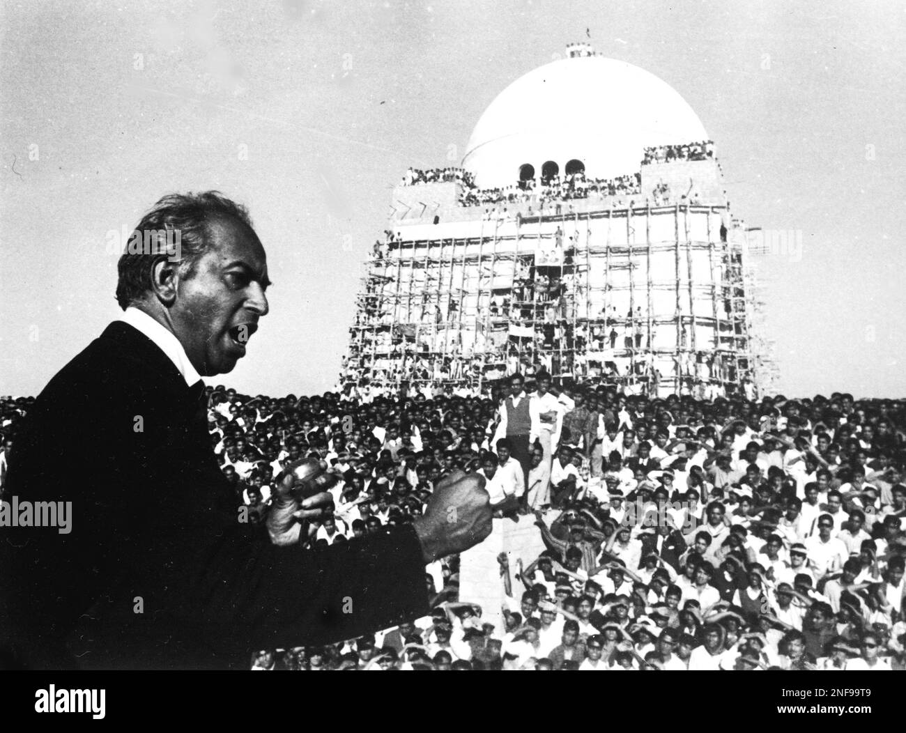Former Pakistan Foreign Minister, Zulfikar Ali Bhutto speaks to ...