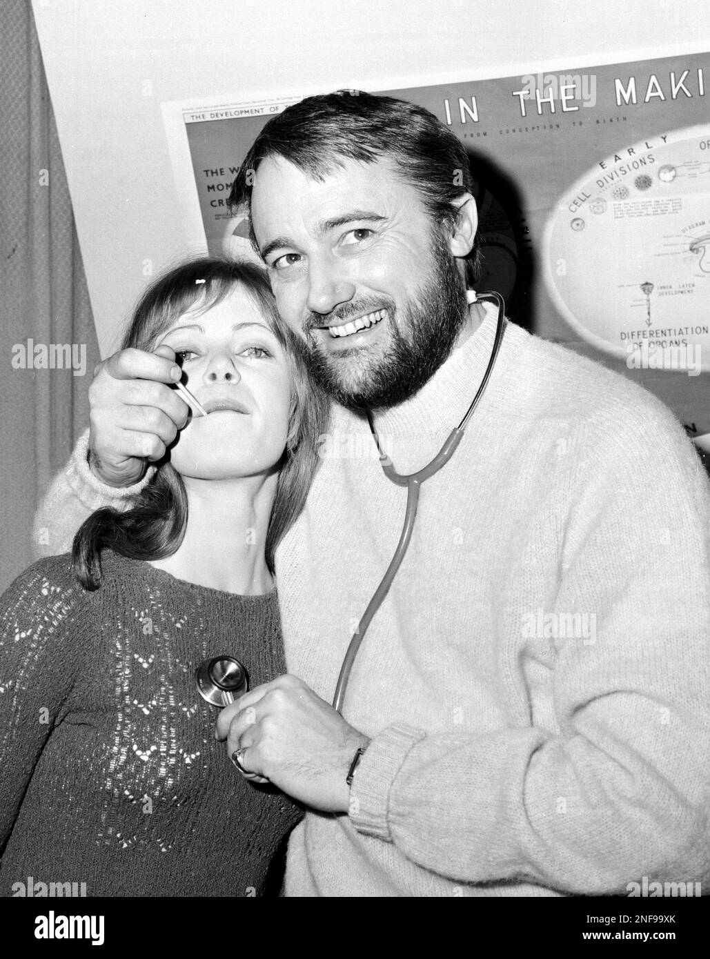 American actor Robert Vaughn with Britsih actress Vickery Turner, fool ...