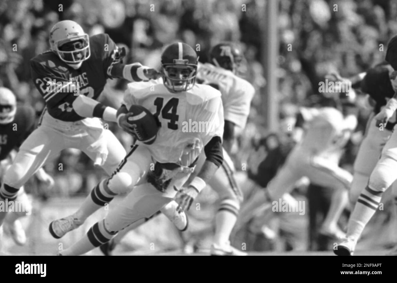 Alabama quarterback Alan Gray (14) scrambles out of his backfield on a ...