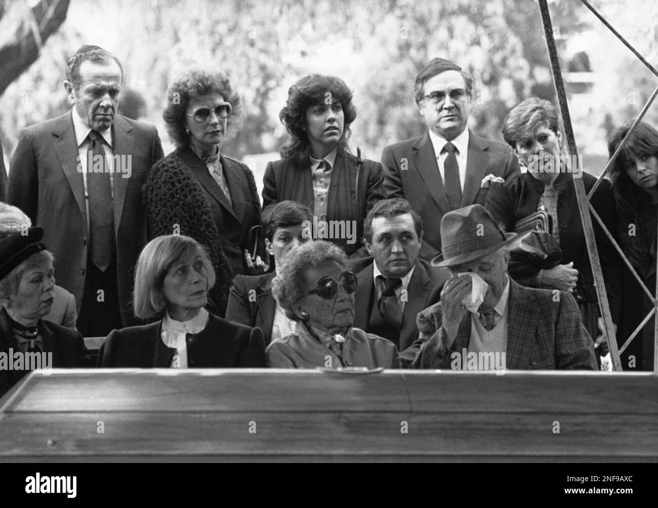 Relatives and friends of Meyer Lansky sit at graveside in Miami, Fla ...