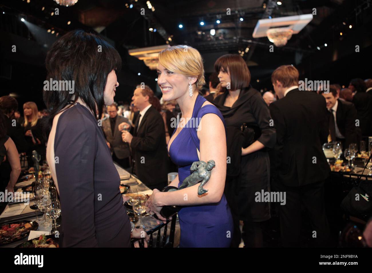 Kate Winslet mingles in the audience at the 15th Annual Screen Actors ...