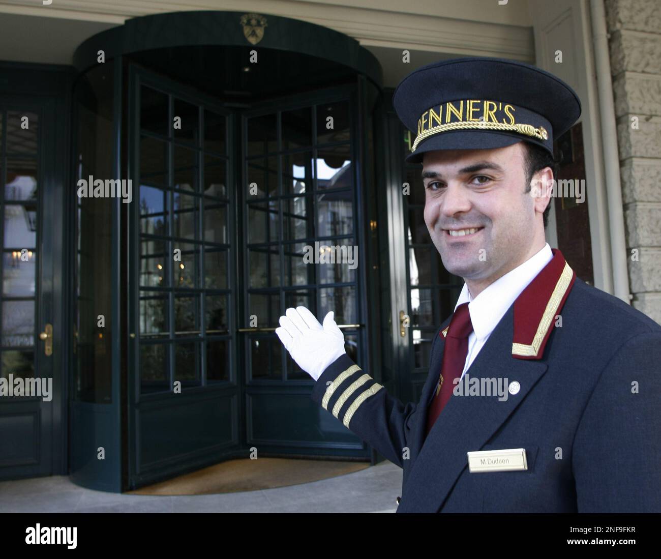 Portier Mohammad Dudeen wartet am Donnerstag, 22. Januar 2009,am ...