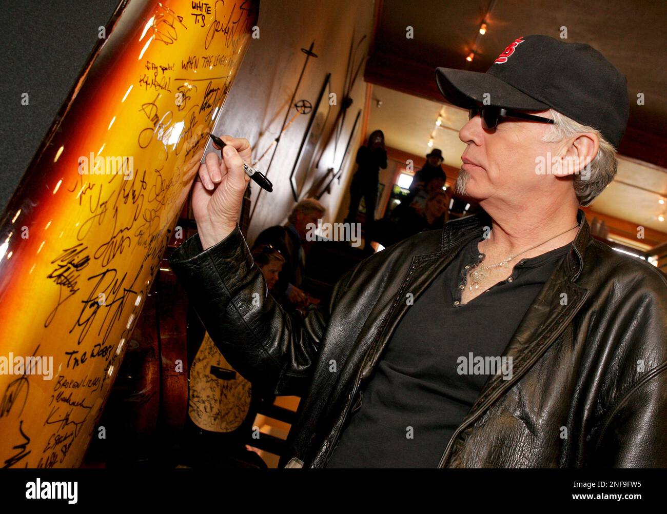 Actor Billy Bob Thornton signs a speaker at the Gibson Guitar Lounge ...