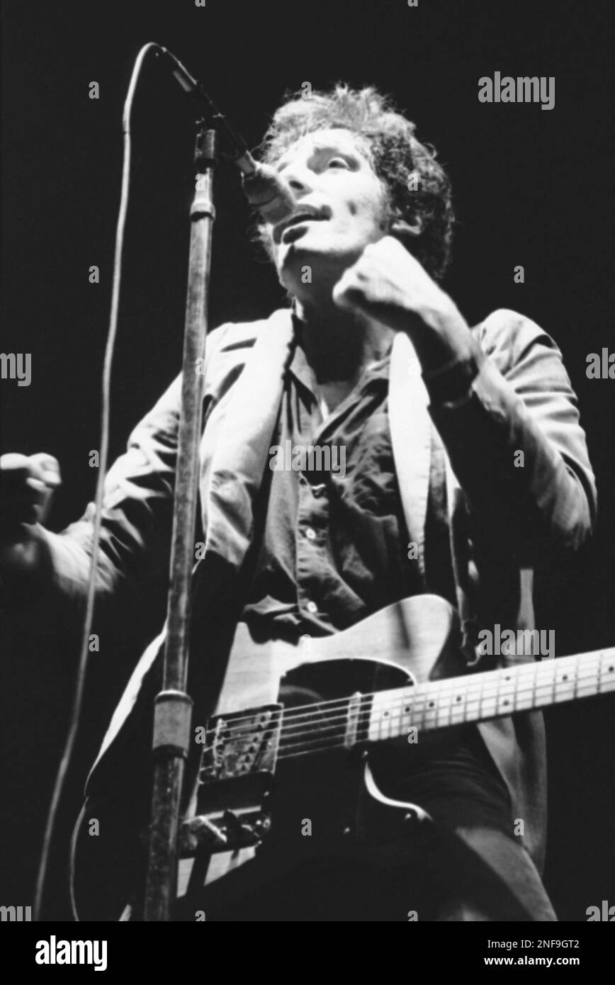 Bruce Springsteen in concert at New York's Madison Square Garden ...