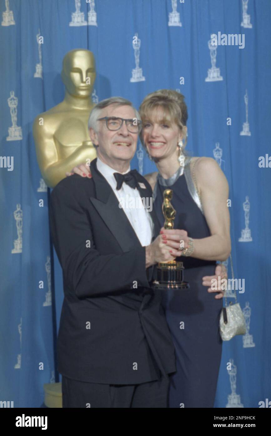 Martin Landau and his companion Gretchen Becker hold the Oscar which he ...