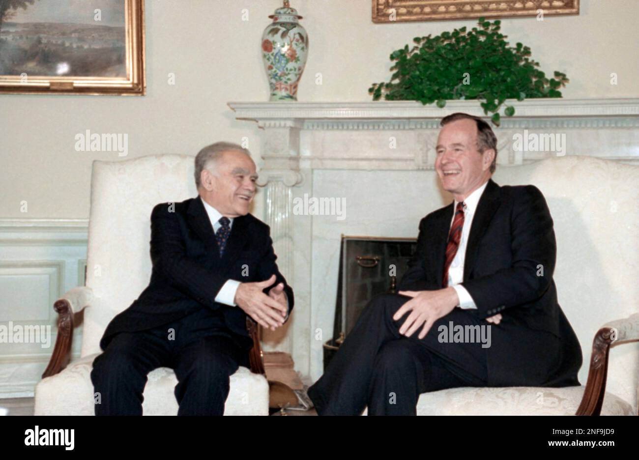 President George Bush meets with Prime Minister Yitzhak Shamir of ...