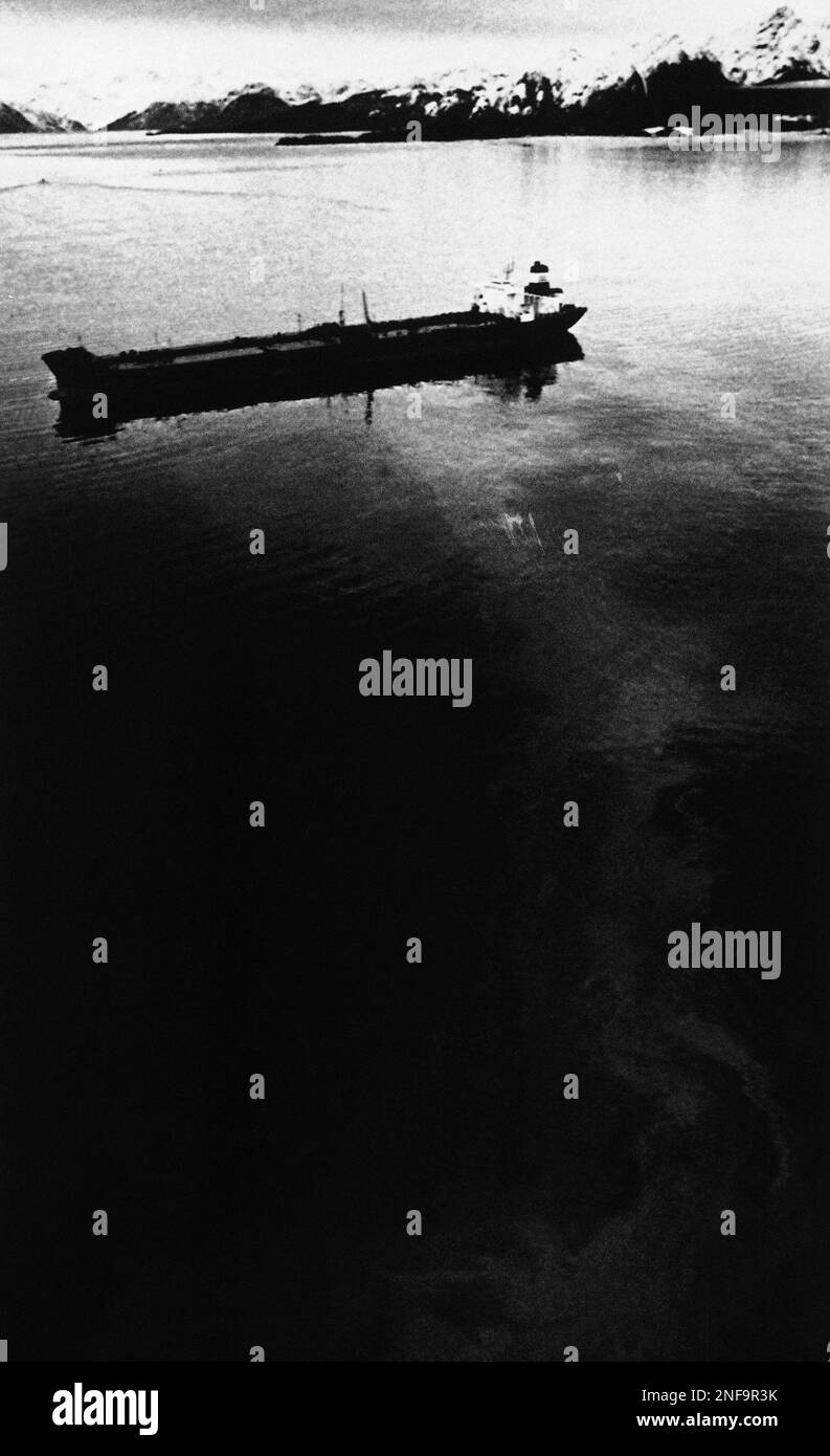 The super tanker Exxon Valdez ran aground on a charted shoal at Valdez ...