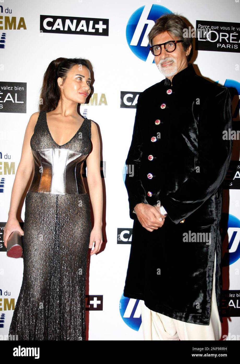 Indian actors Zara Adams, left, and Amitabh Bachchan pose for ...