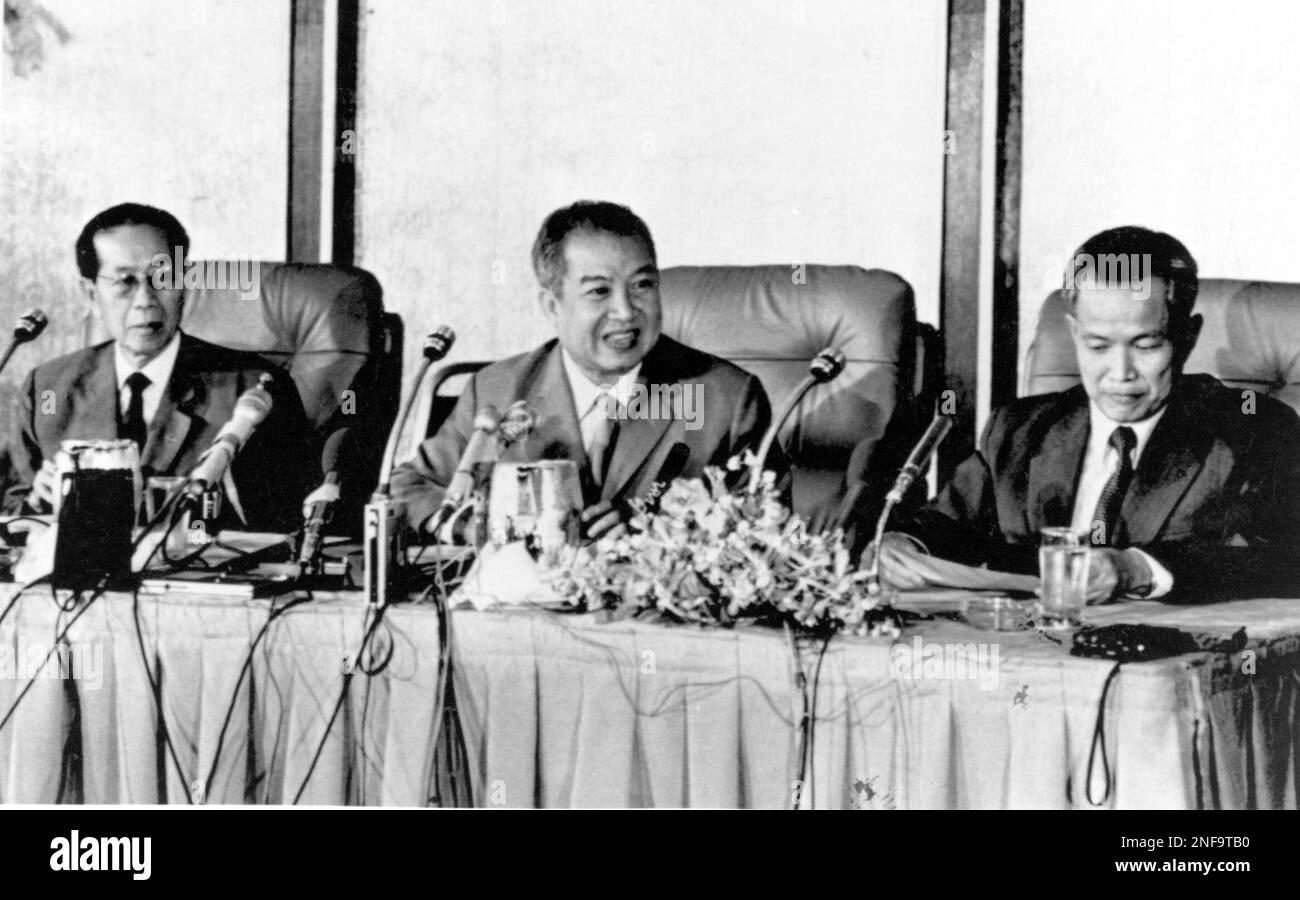 Three Kampuchean resistance leaders put their signatures to a joint ...