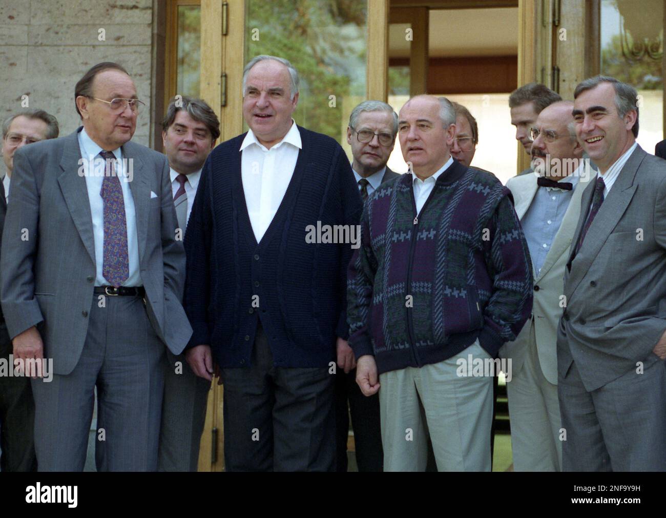 Dietrich Genscher, German Chancellor Helmut Kohl, Soviet premier ...