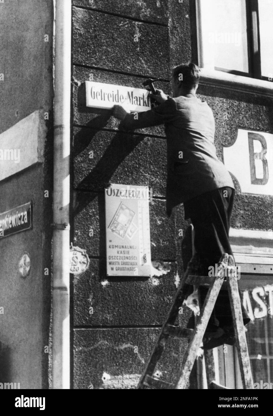 After the occupation of the old German city of Graudenz, Polish street ...