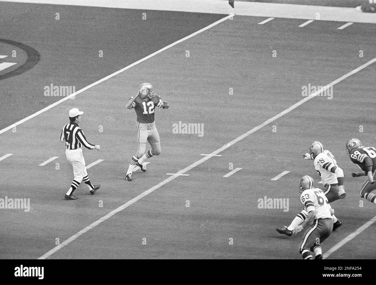John Brodie, San Francisco 49ers quarterback, left, gets set to throw a ...