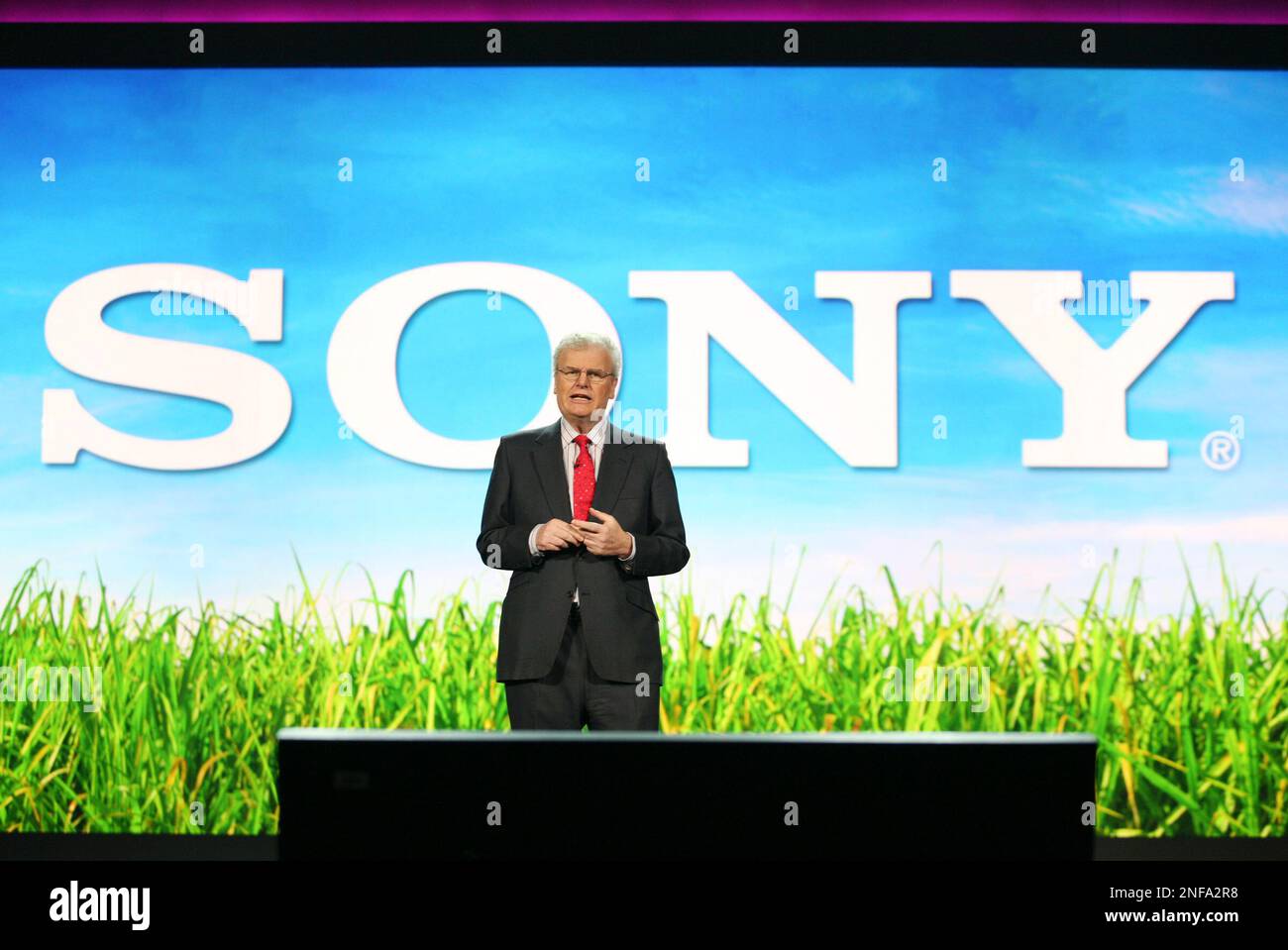 Sony CEO Sir Howard Stringer delivers his keynote address at the ...