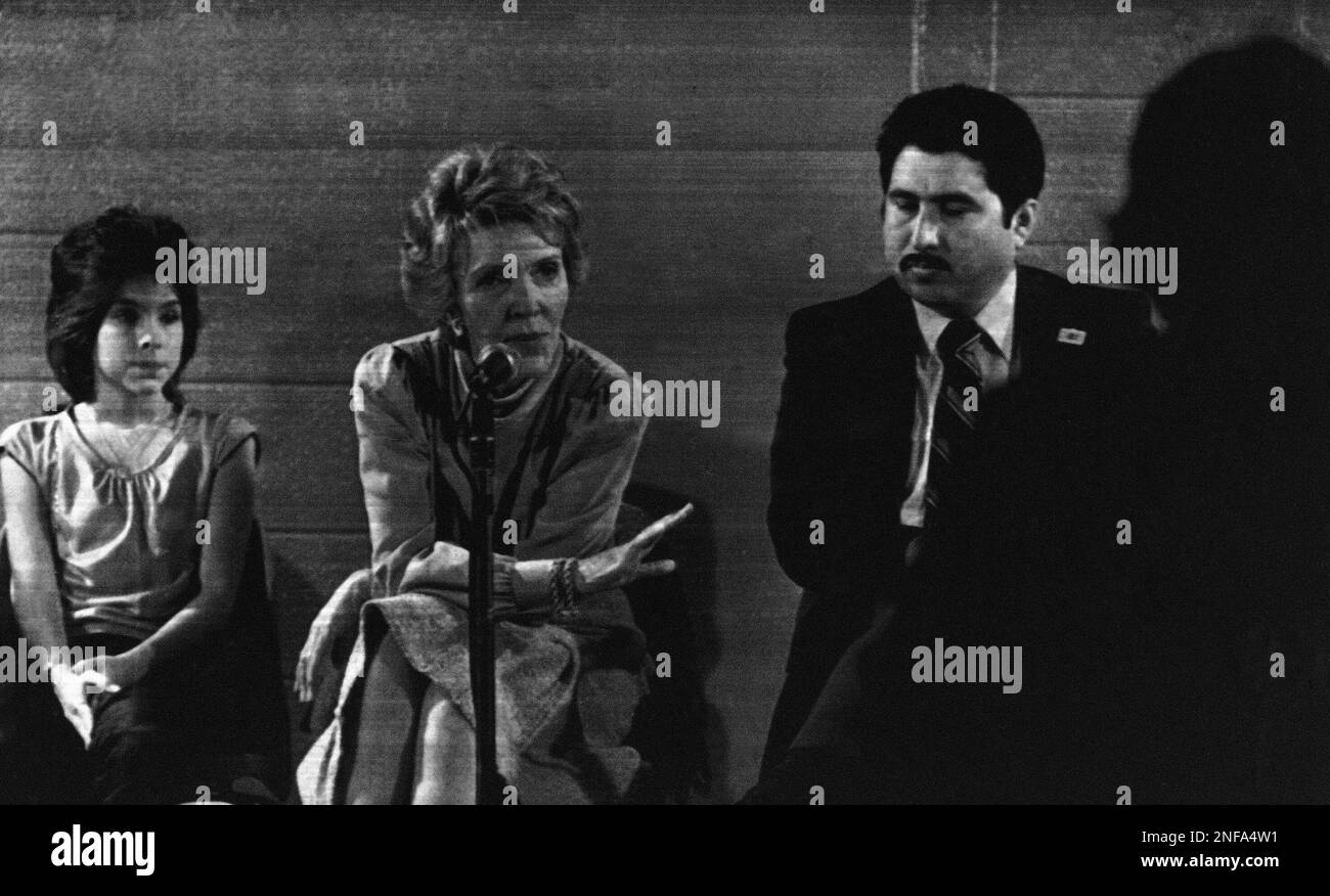 Rose Davila, left, age 10 and Ricardo Loera, second from right, of the ...