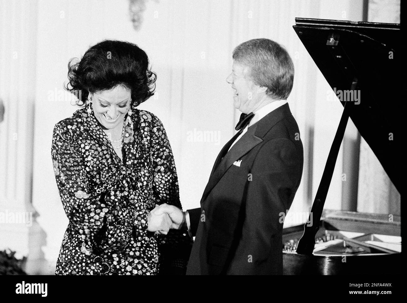 President Jimmy Carter, right, shakes hands with Mexican first lady ...