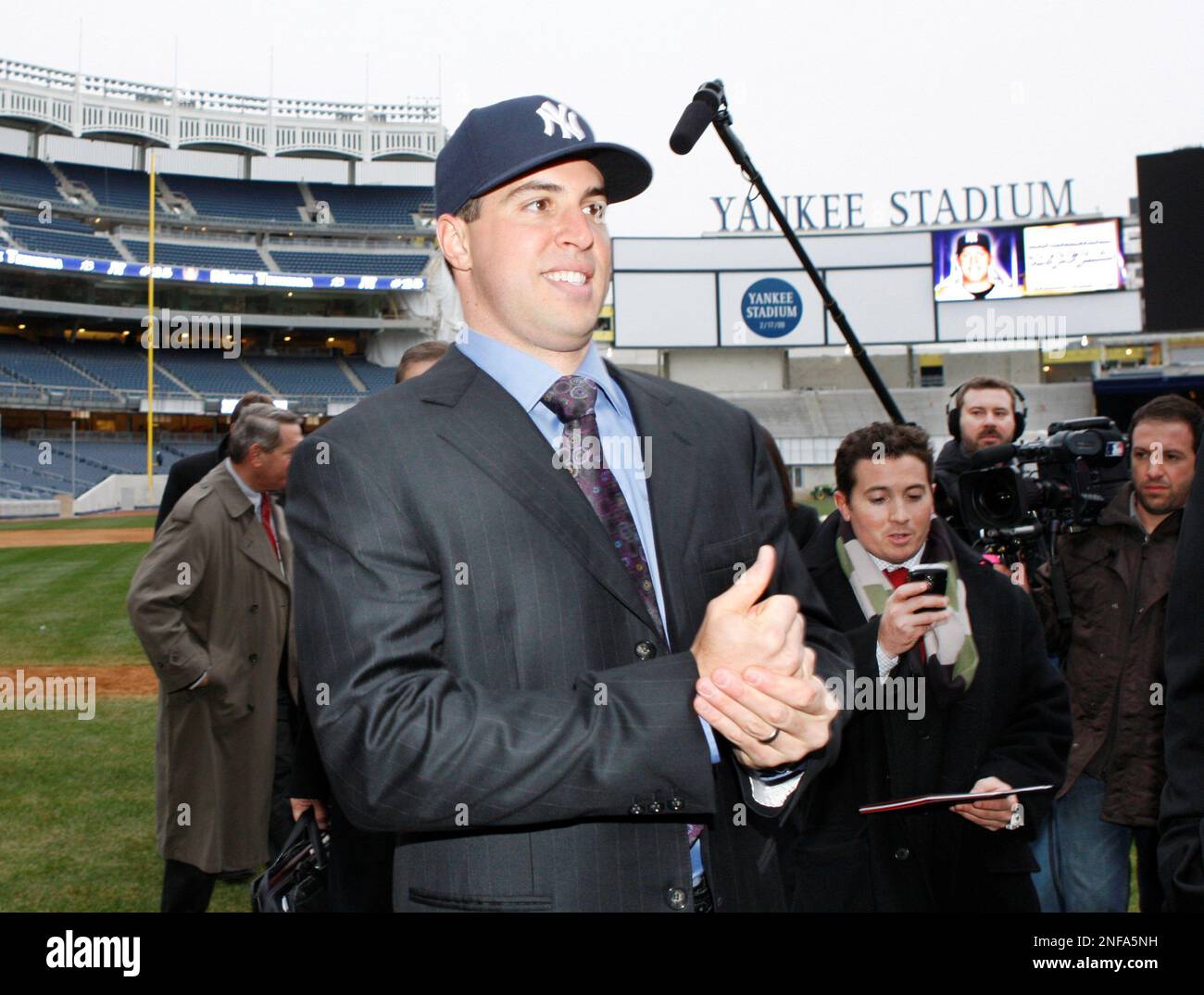 New York Yankees new first baseman Mark Teixeira walks the field after ...