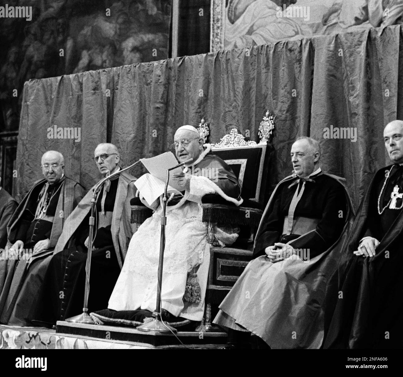 Pope John XXIII delivers an address to newsmen, Oct. 13, 1962 in ...