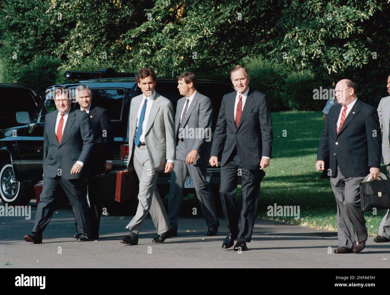 President George Bush walks to Marine One as he departs the White House ...