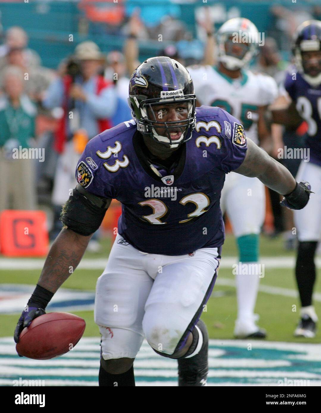 Baltimore Ravens fullback LeRon McClain scores a touchdown against the ...