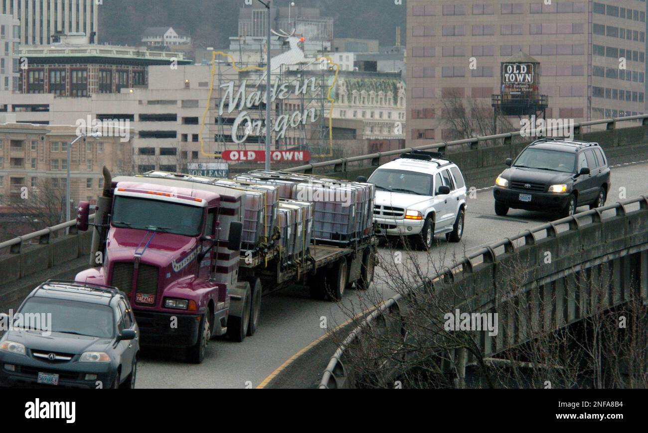 Trucks and cars on the Interstate 84 overpass entrance in Portland, Ore ...