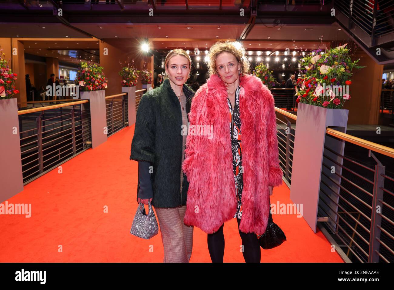 Berlin, Germany. 16th Feb, 2023. Paula Riemann (l) and mother Katja ...