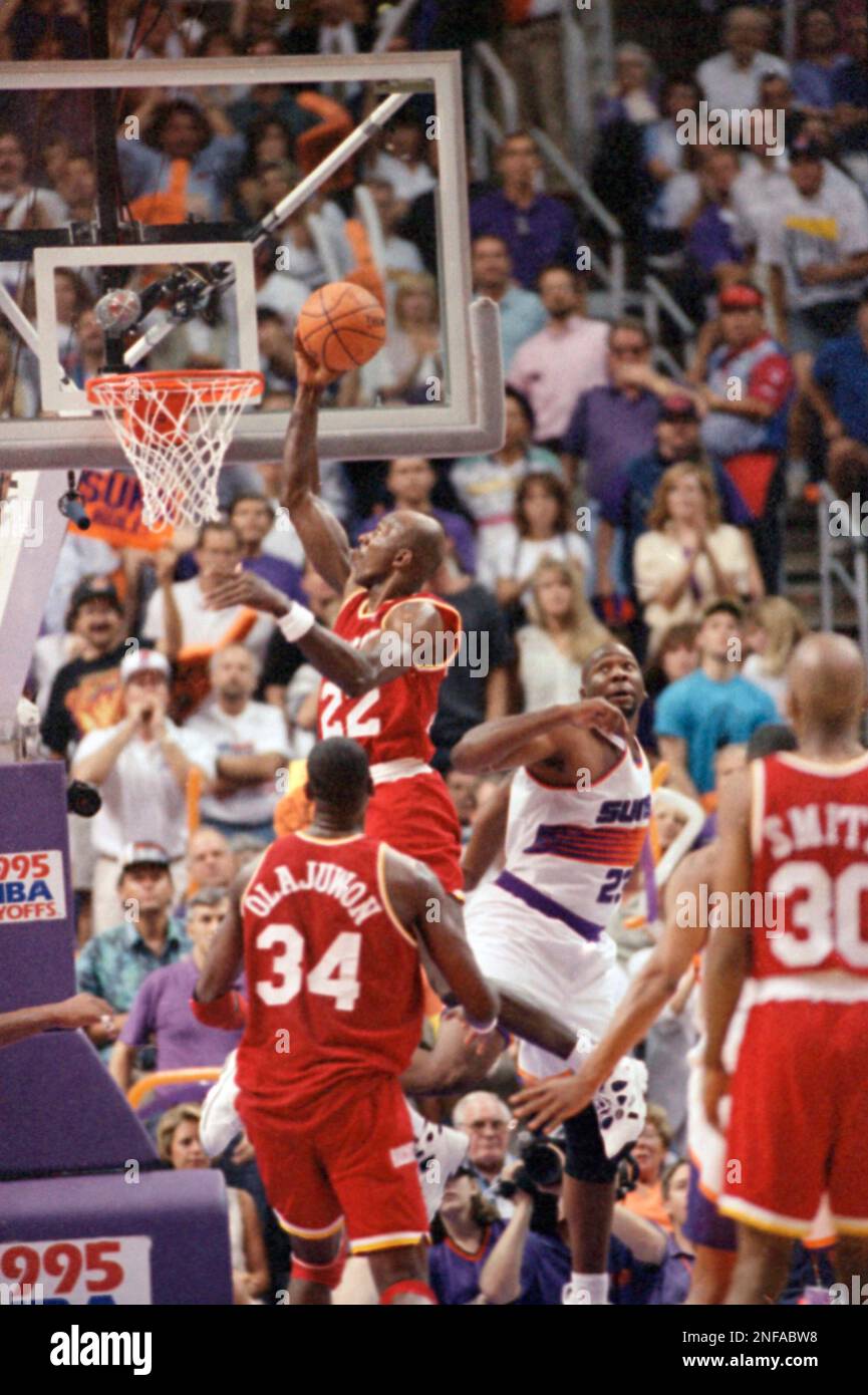 Houston Rockets guard Clyde Drexler (22) scores two of his 29 points ...