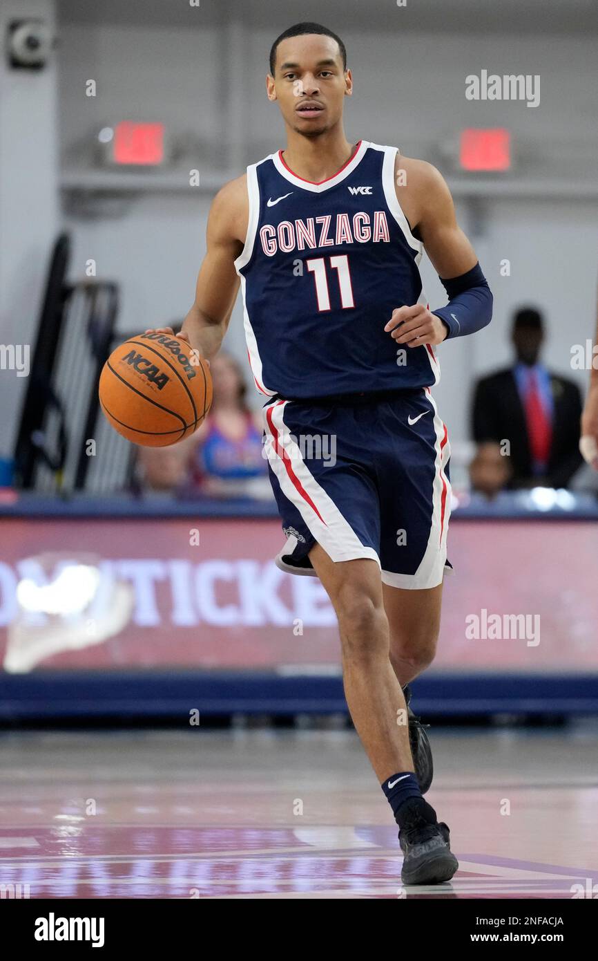 Gonzaga guard Nolan Hickman (11) controls the ball during an NCAA ...