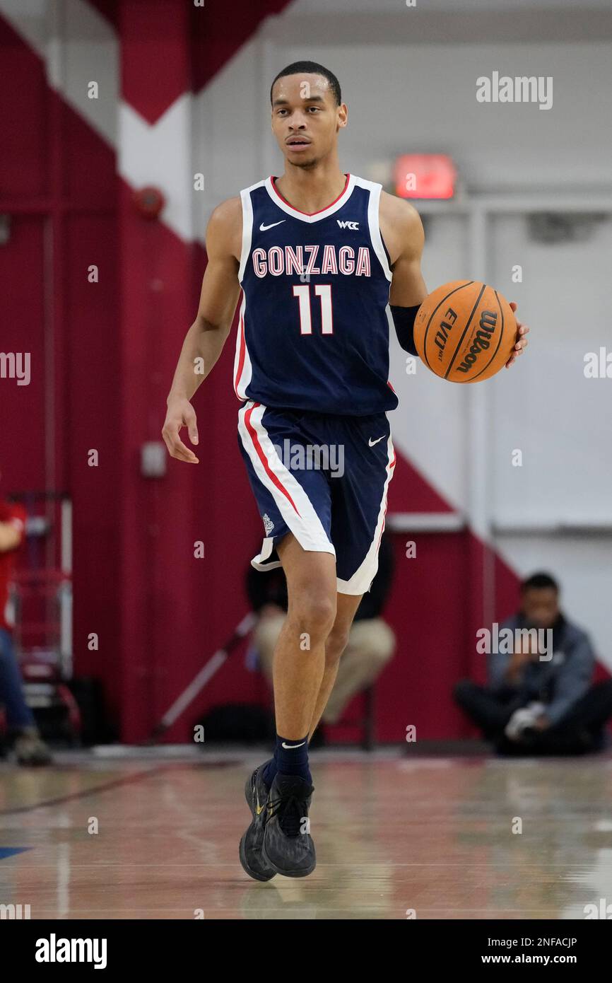 Gonzaga guard Nolan Hickman (11) controls the ball during an NCAA ...