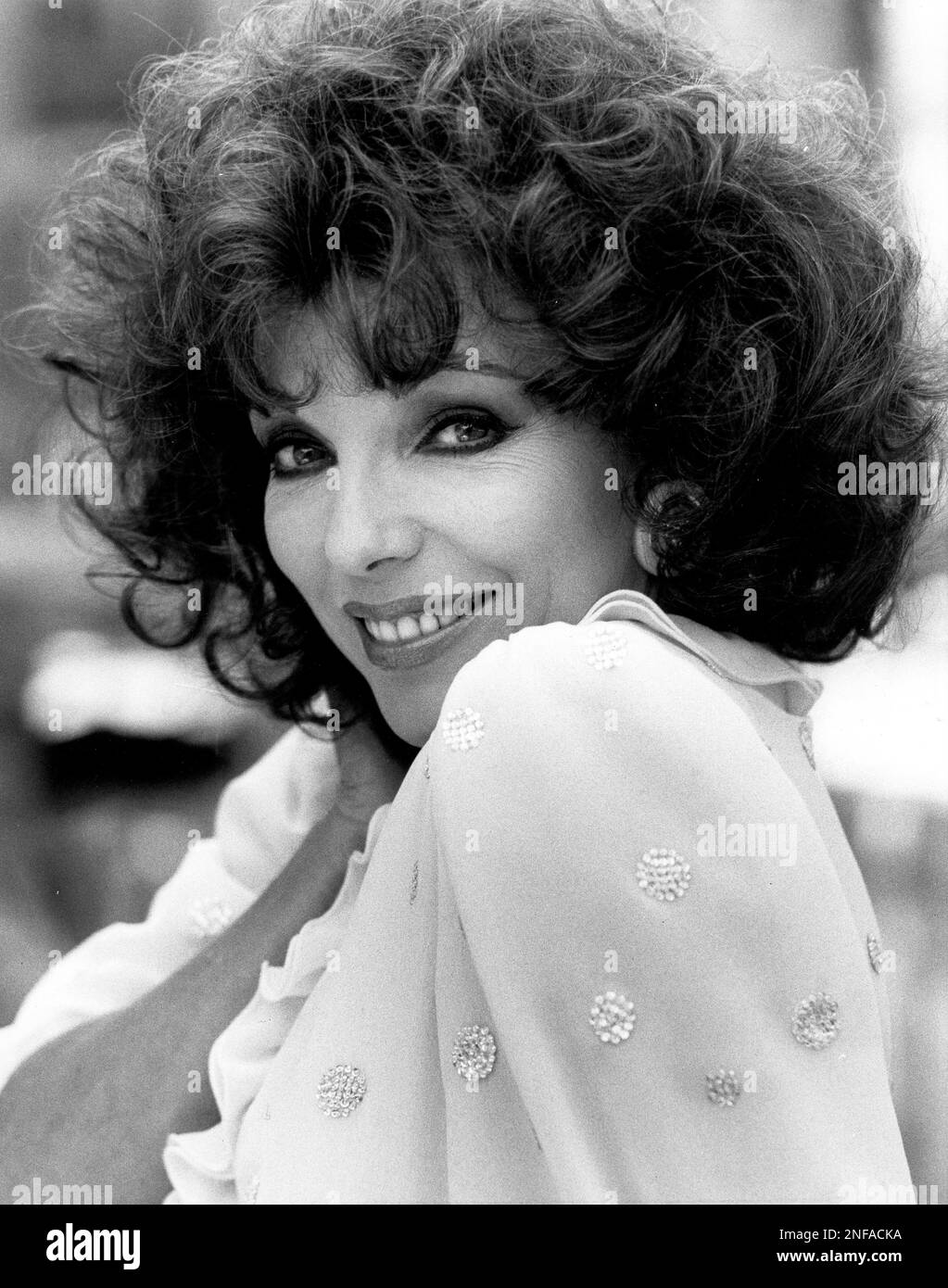 Joan collins in 1986 hi-res stock photography and images - Alamy