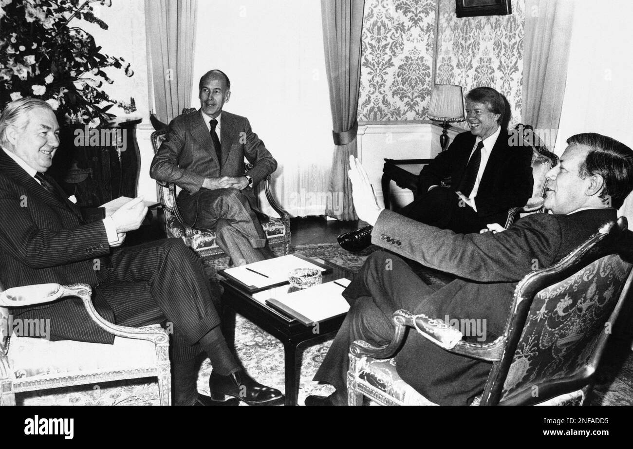West German Chancellor Helmut Schmidt (right) and British Premier James ...