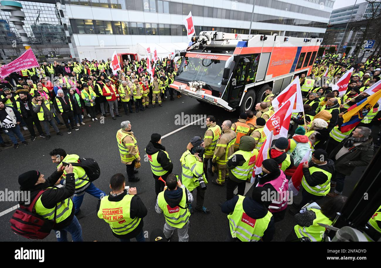 17 February 2023, Hesse, Frankfurt/Main: Employees of the airport fire ...