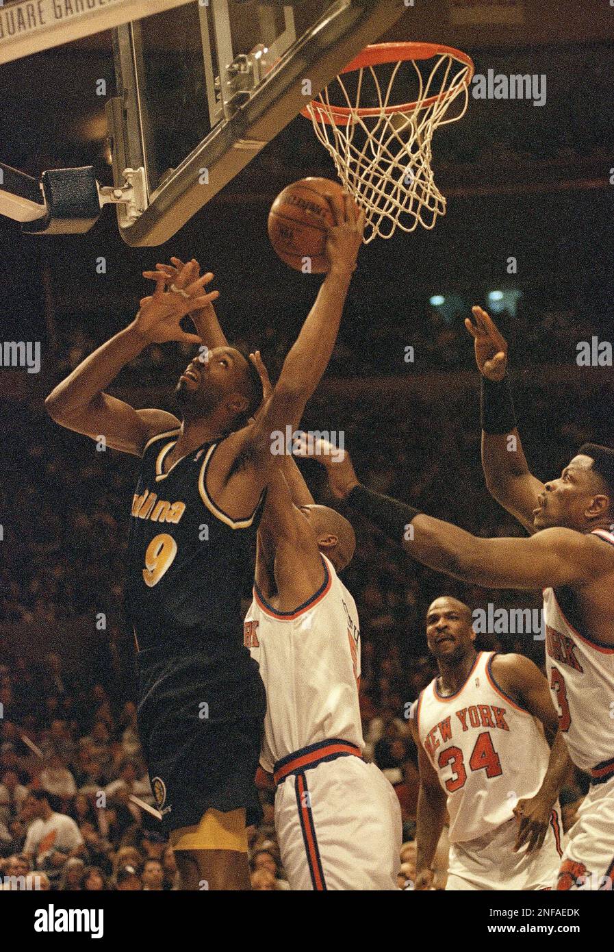Indiana Pacers Derrick McKey (9) goes to the basket as New York Knicks ...