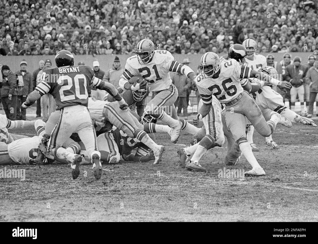 Dallas Cowboy Doug Dennison (21) scampers for yardage at Bloomington ...