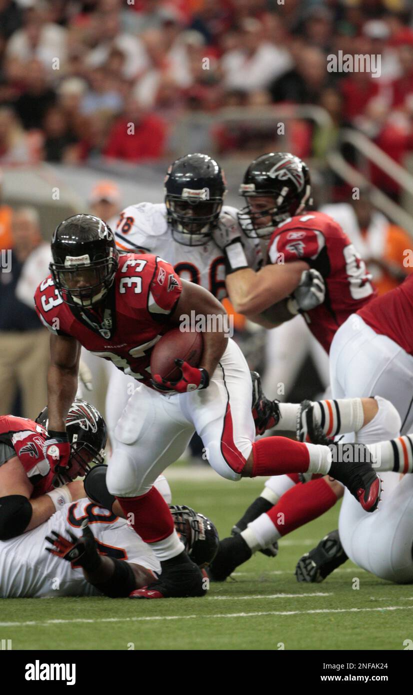Atlanta Falcons Michael Turner #33 in action during a game against the ...