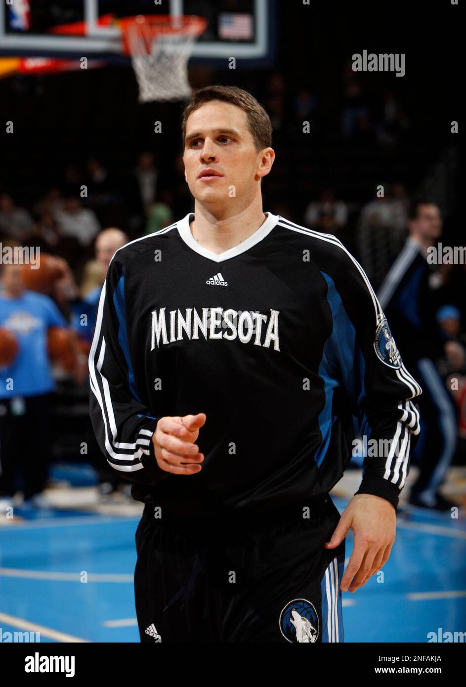Minnesota Timberwolves forward Mark Madsen warms up before facing the ...