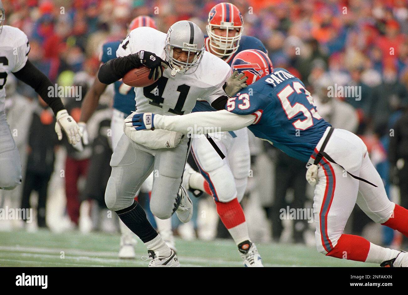 Los Angeles Raiders running back Napoleon McCallum (41) carries the ...