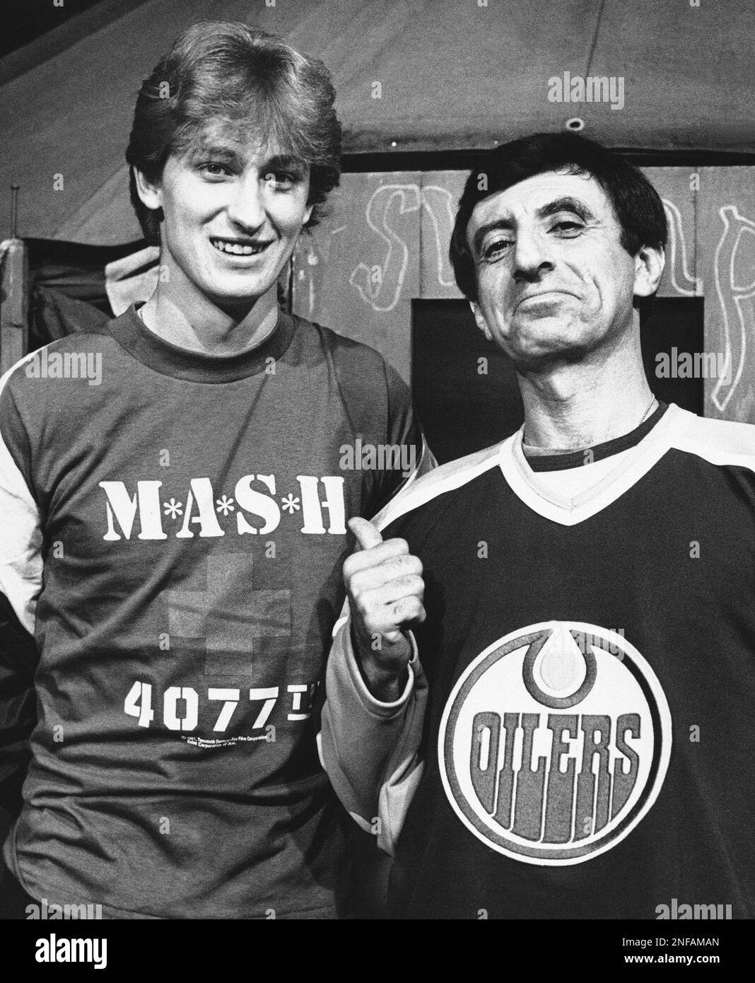 Edmonton Oiler hockey sensation Wayne Gretzky, left, and Jamie "Klinger ...