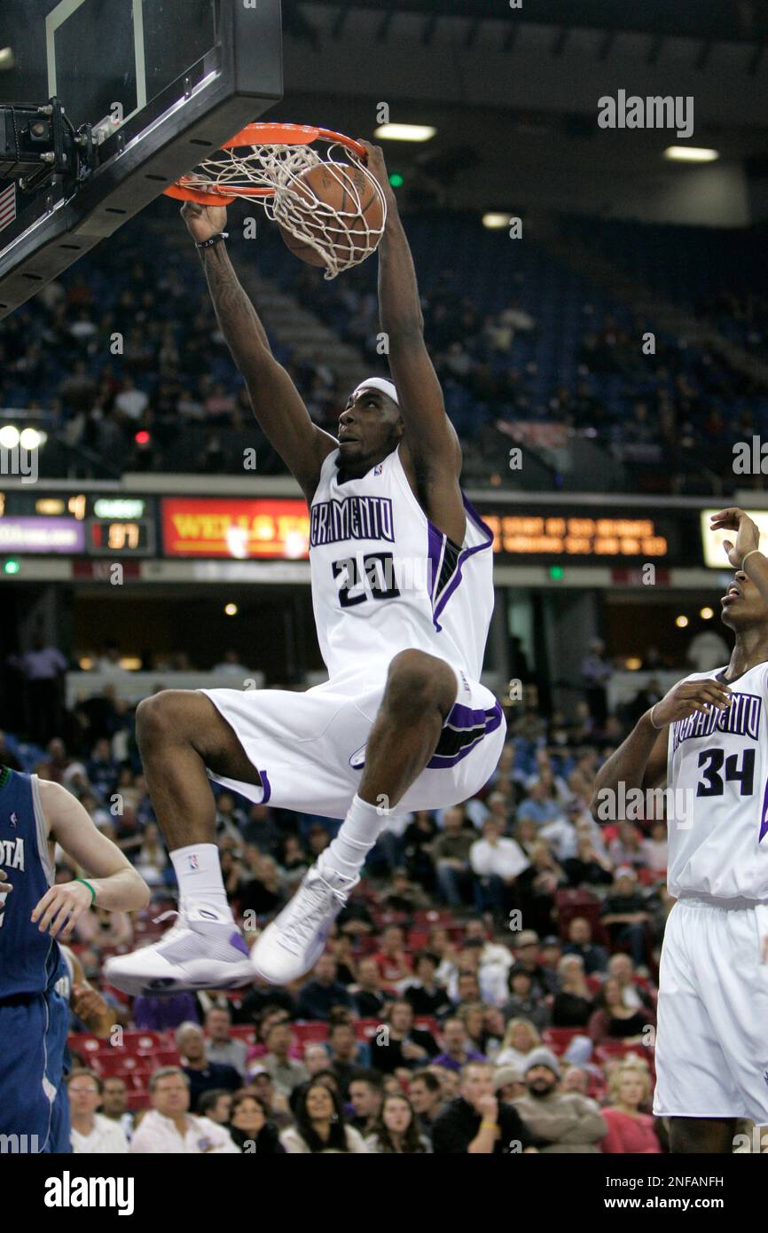 Sacramento Kings forward Donte Green stuffs during the fourth quarter ...