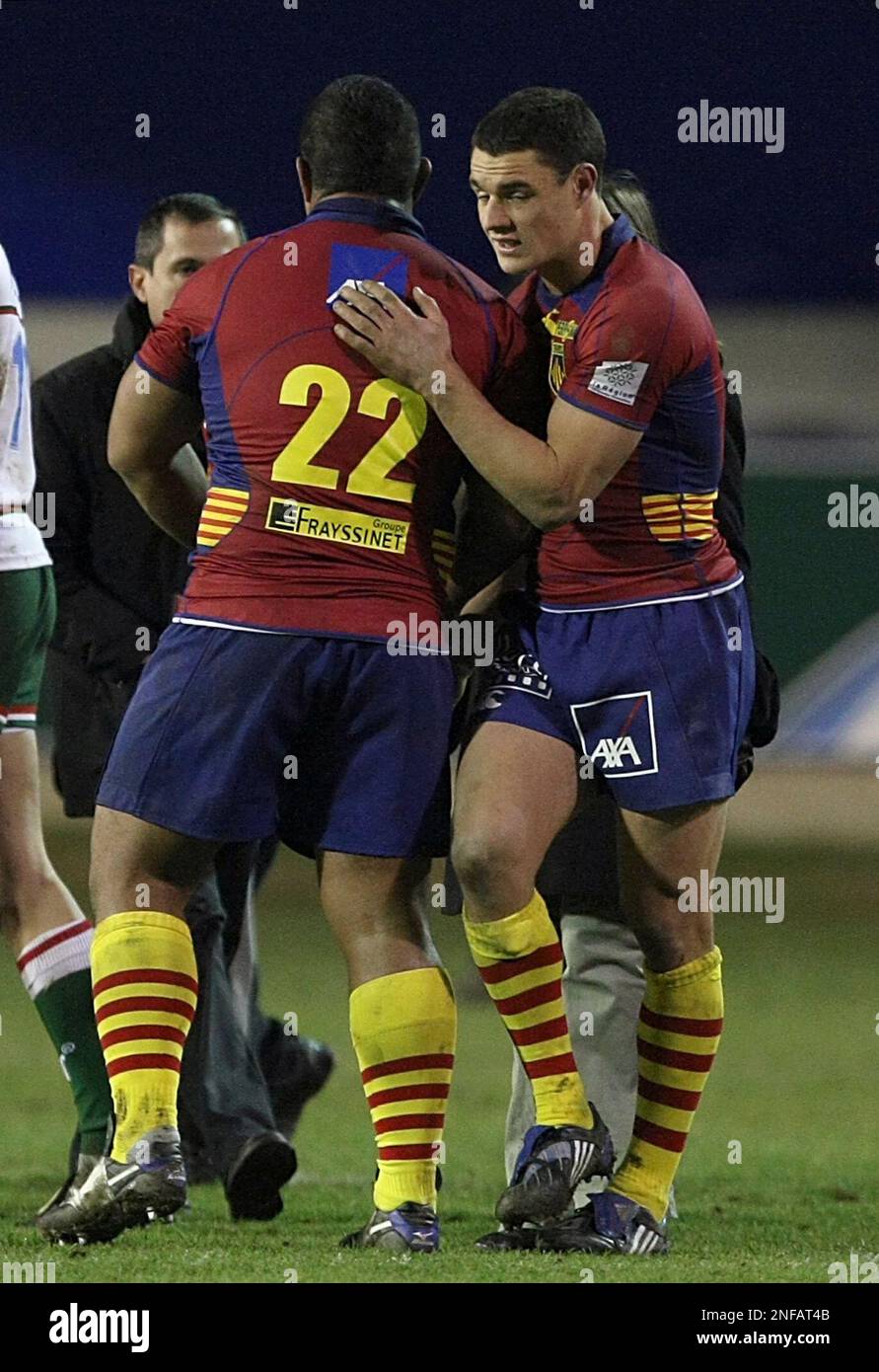 New Zealand flyhalf Dan Carter of Perpignan, right, and Kisi Pulu ...