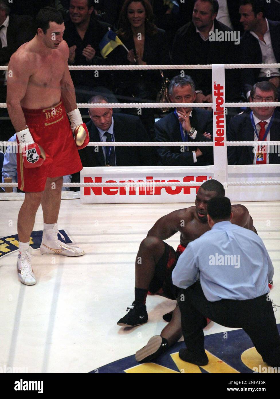 Ukrainian boxer Wladimir Klitschko, left, and referee Tony Weeks from ...