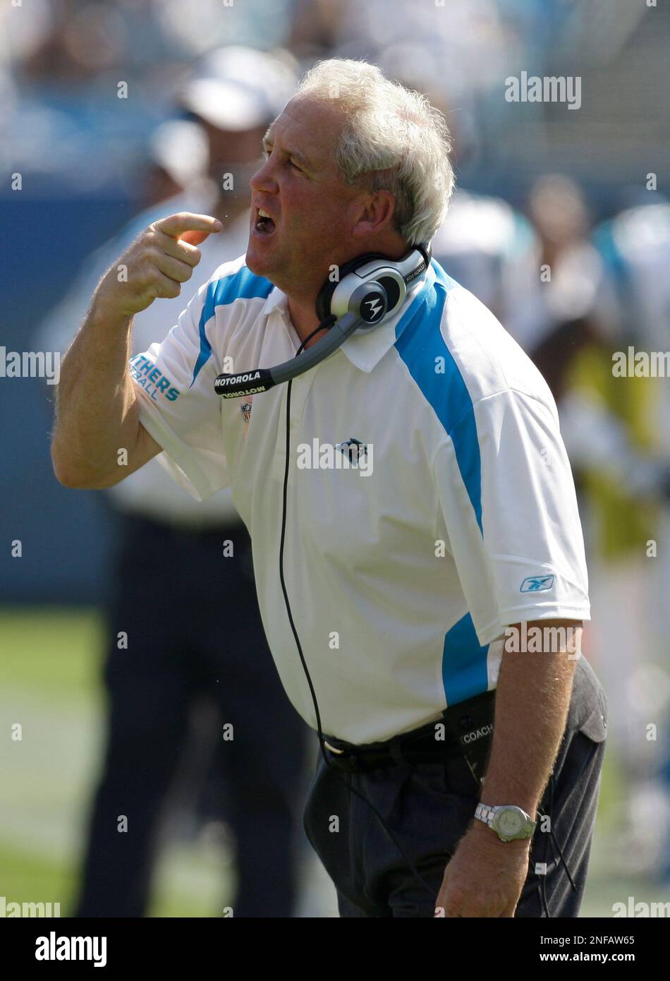 Carolina Panthers head coach John Fox during an NFL football game ...