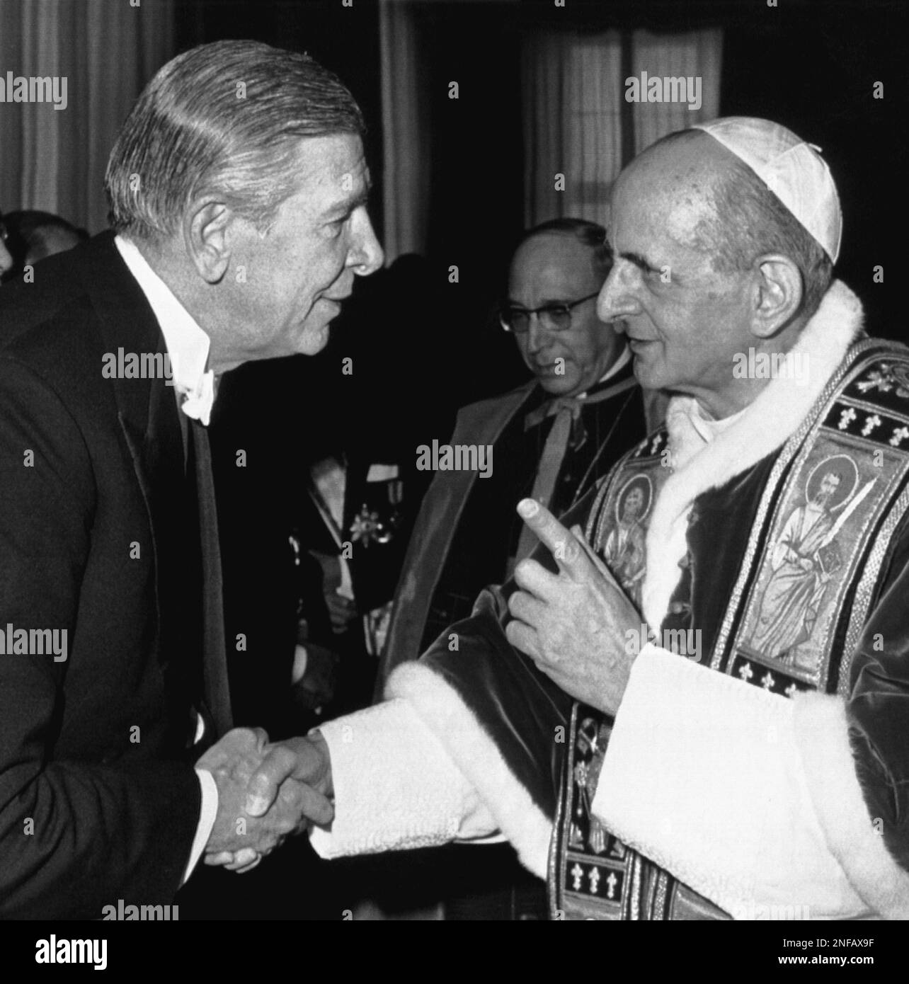 Pope Paul V1 with Irish Ambassador Joseph F. Shields, at Holy See ...