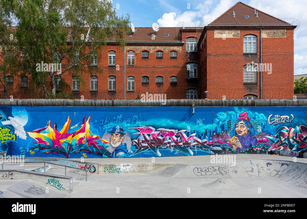 Mural on prison wall hi-res stock photography and images - Alamy