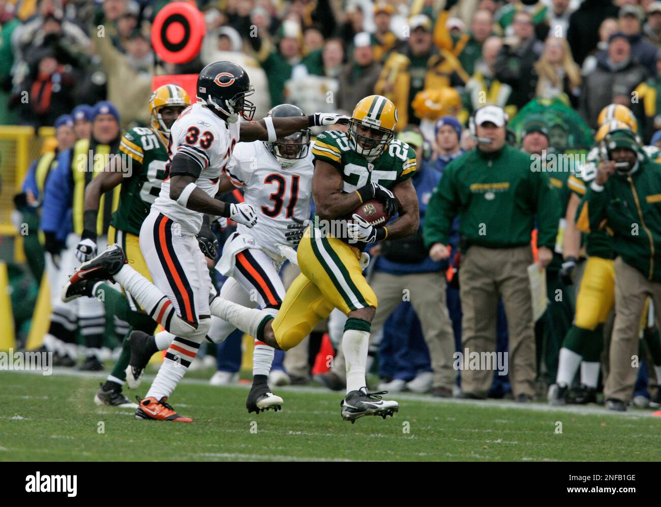 Green Bay Packers running back Ryan Grant runs for yardage during the ...