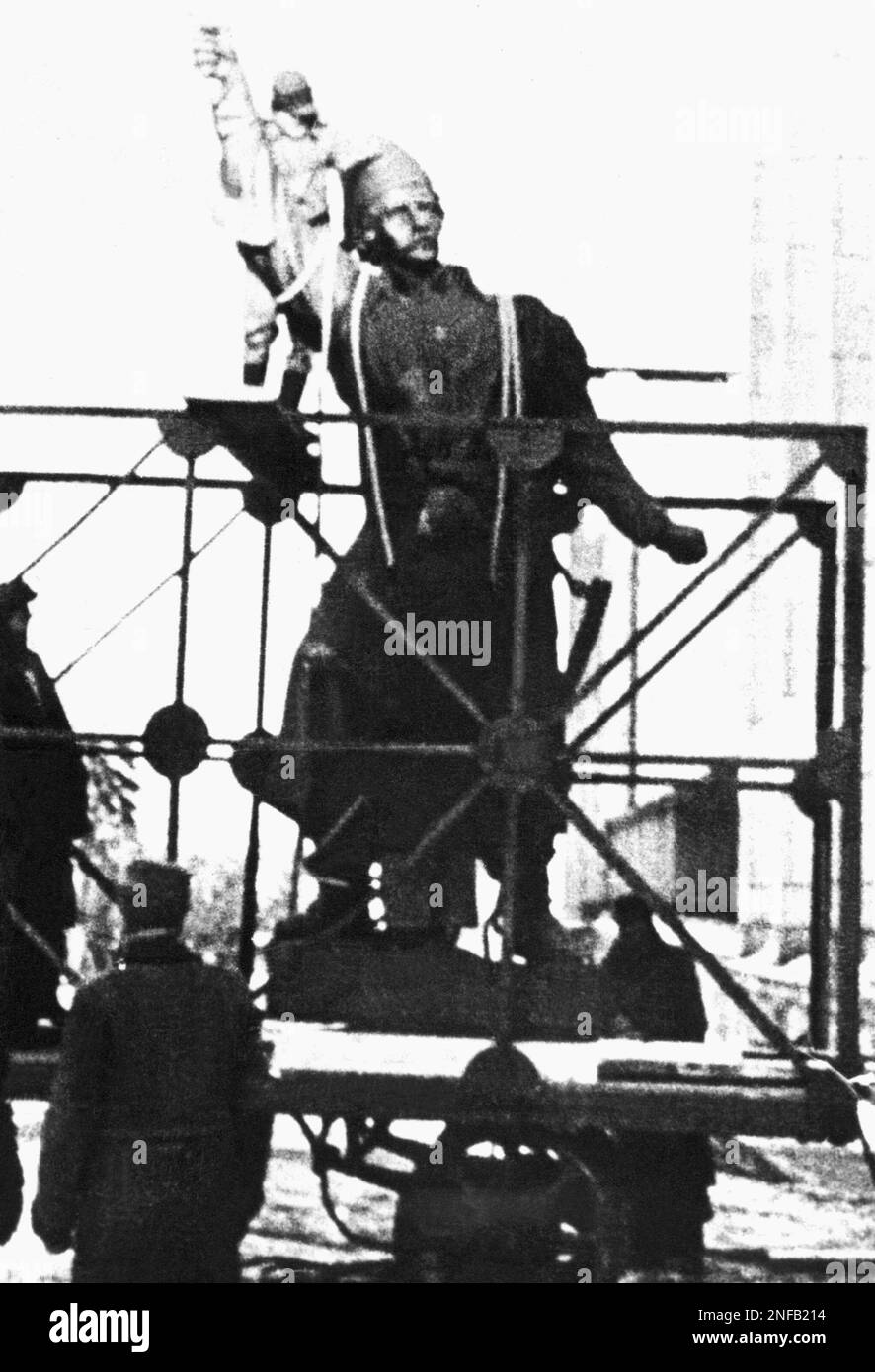 Nazis begin to remove the statue of Kilinski, Warsaw's hero from the ...