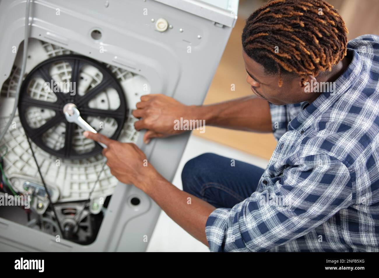 technician repairing a washing machine Stock Photo - Alamy