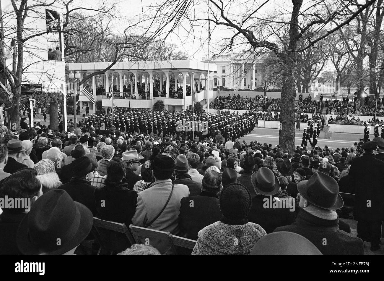 The King's Point cadets of the Merchant Marine Academy march past the ...