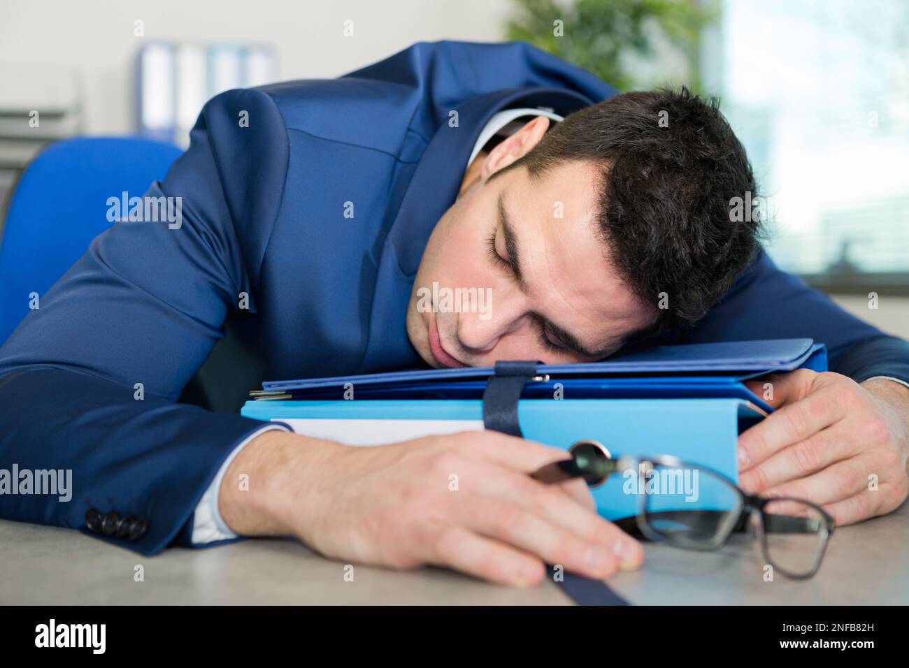 picture of a male office worker sleeping Stock Photo - Alamy