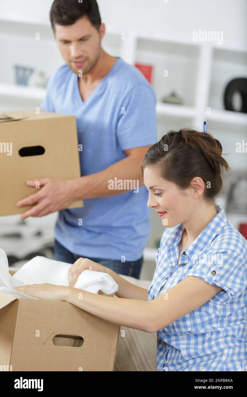 couple packing or unpacking boxes Stock Photo - Alamy
