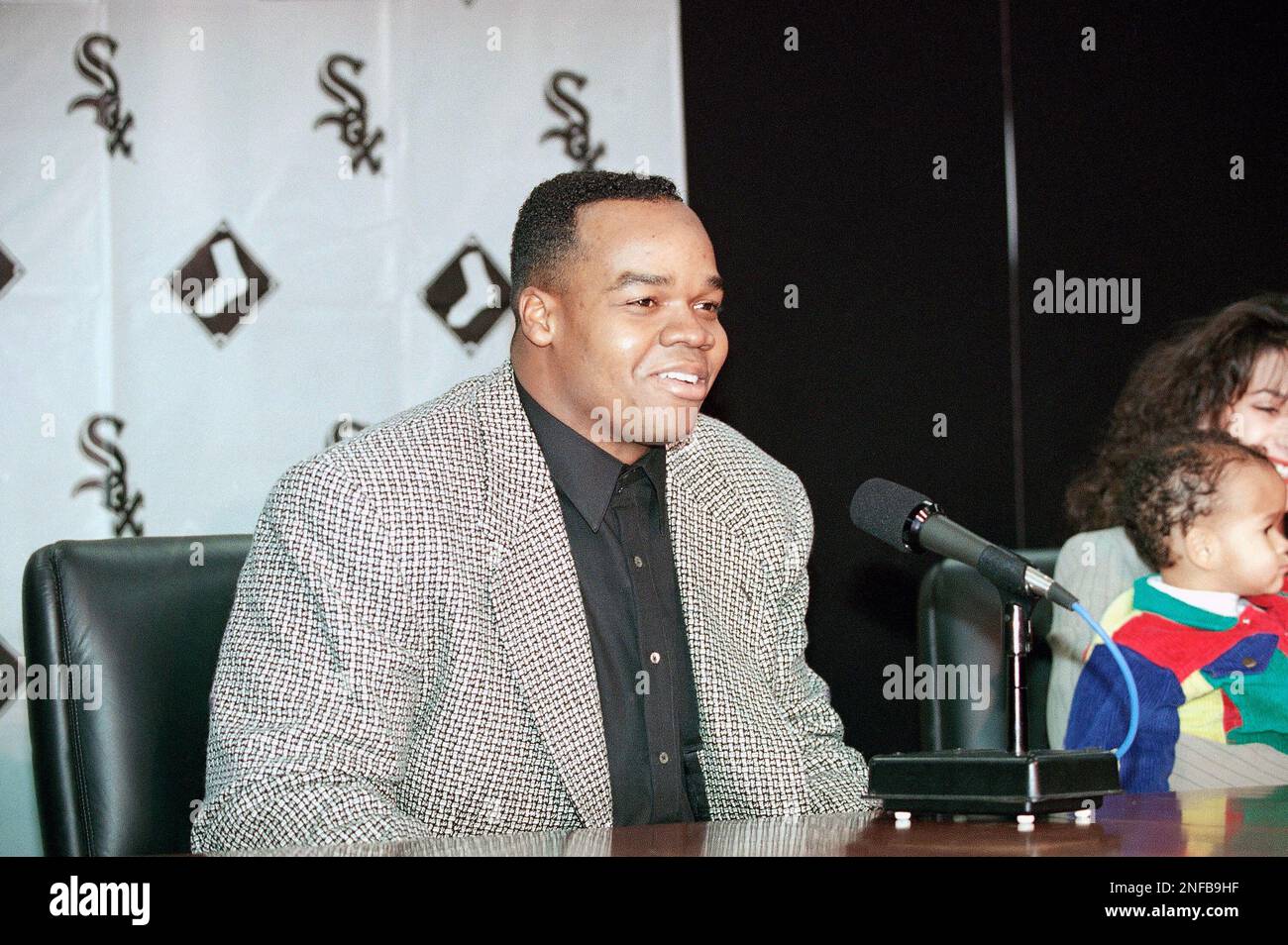Chicago White Sox Frank Thomas smiles while talking to reporters at ...